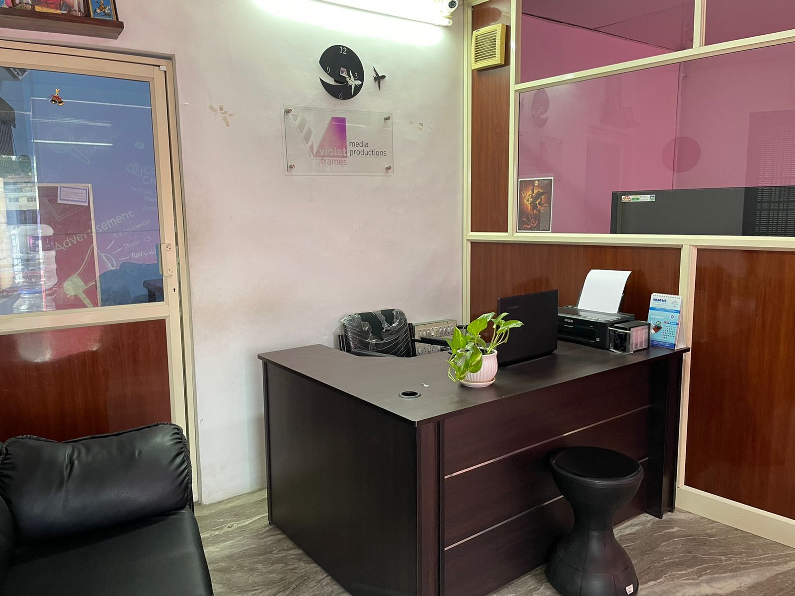 About Us - Violet Frames